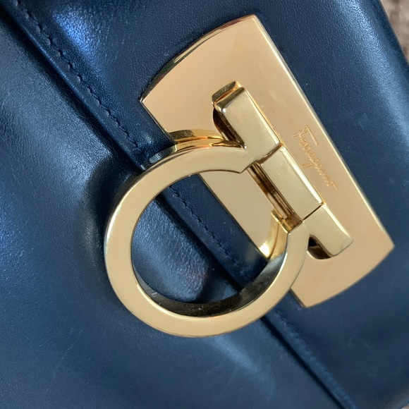 Salvatore Ferragamo | Bags | Salvatore Ferragamo Iconic Gancini Kelly Top Handle Bag Pursw ...